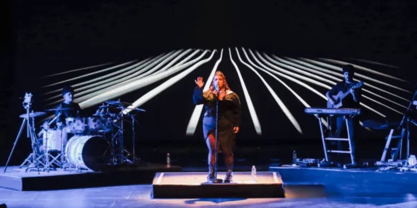 Luz Gaggi deslumbra en su debut con el álbum «Altar» en el Teatro ...