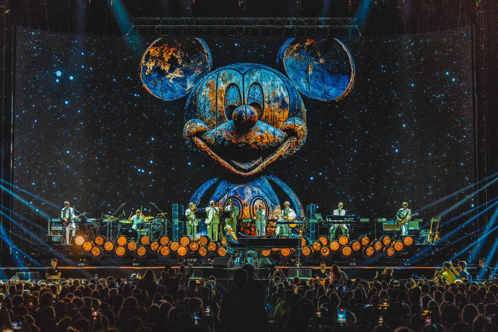 Del 63 al Circo Beat, Fito Páez celebra décadas de éxitos en el Movistar Arena • DG Experience